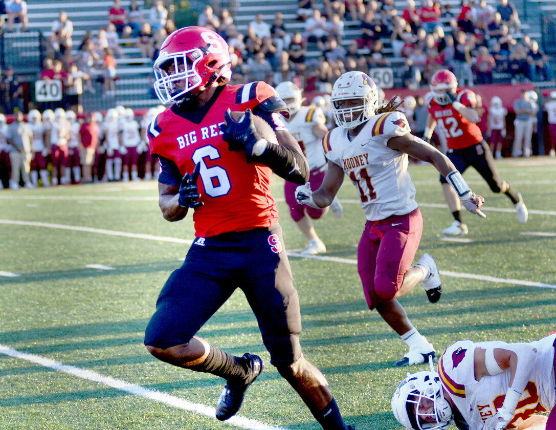 Big Red holds off Mooney in physical battle | News, Sports, Jobs - The ...